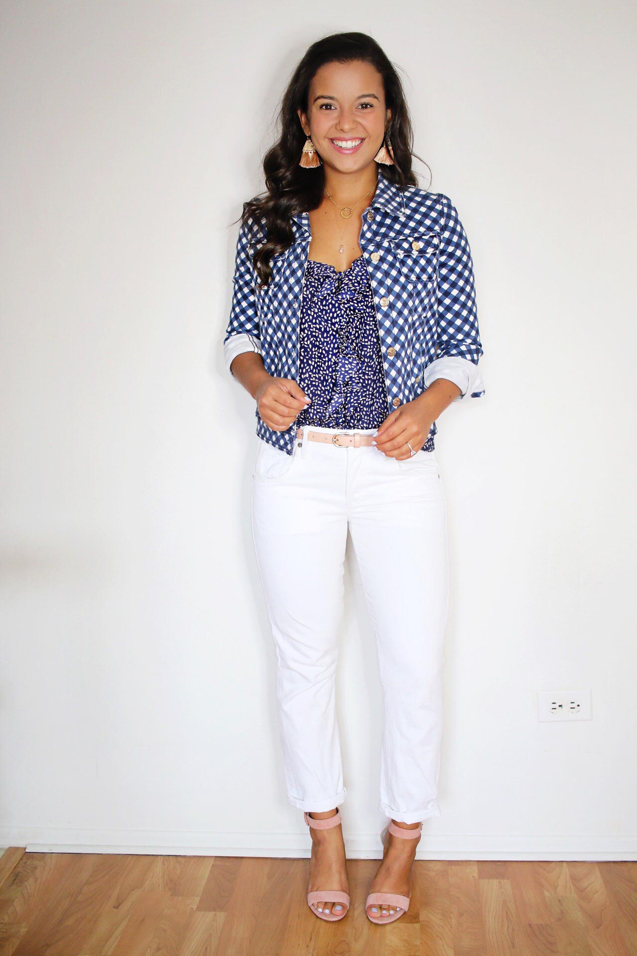 20+ Ways To Style White Jeans For ALL Seasons | Ways Of Style